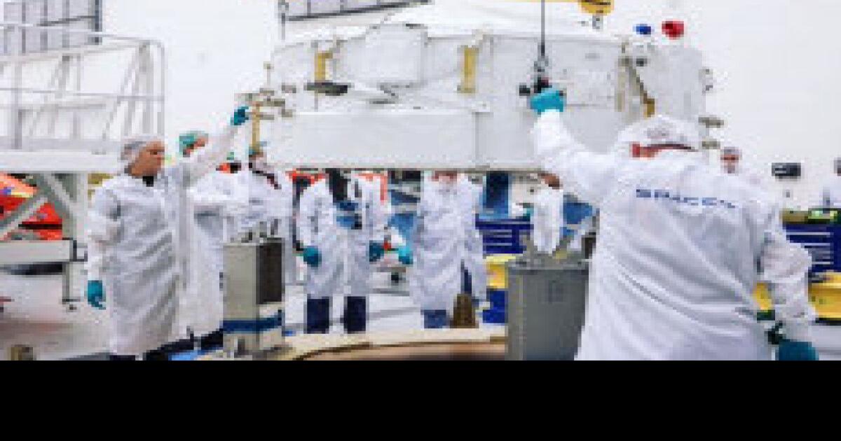 SpaceX launching 5,000 pound cargo ship up to International Space Station