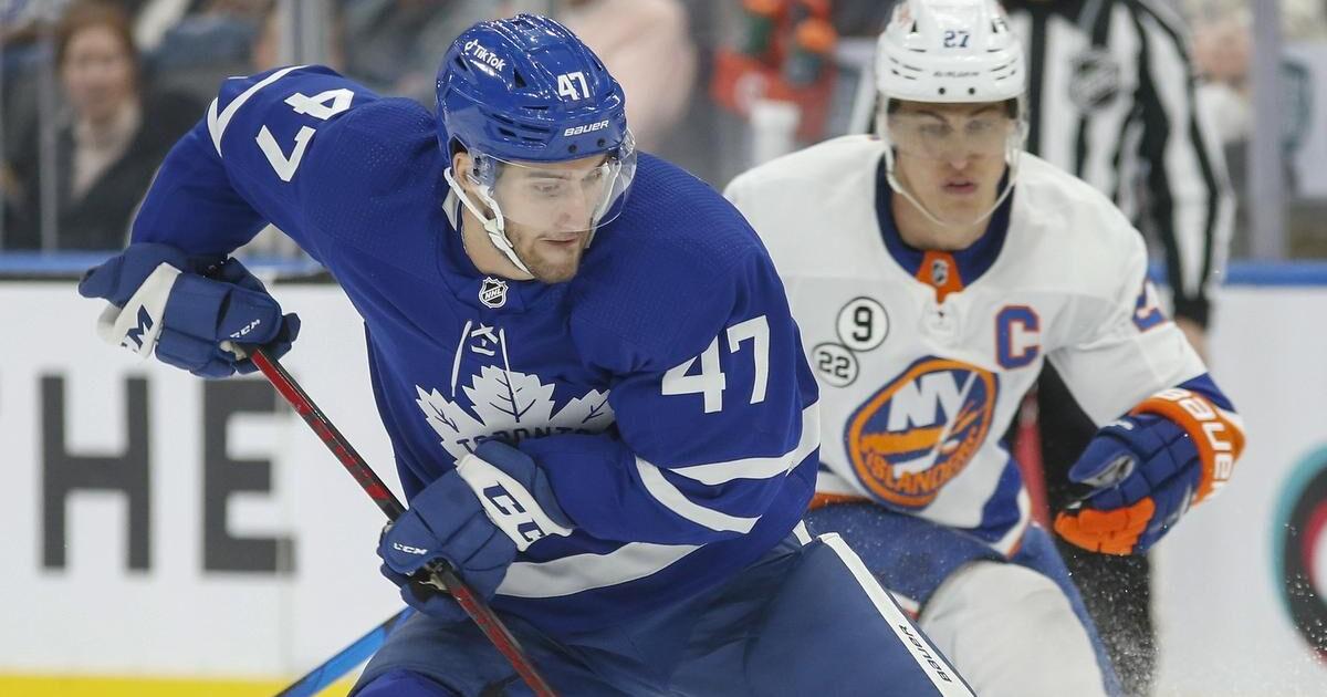 Leafs bring back Pierre Engvall for one year, $2.25 million