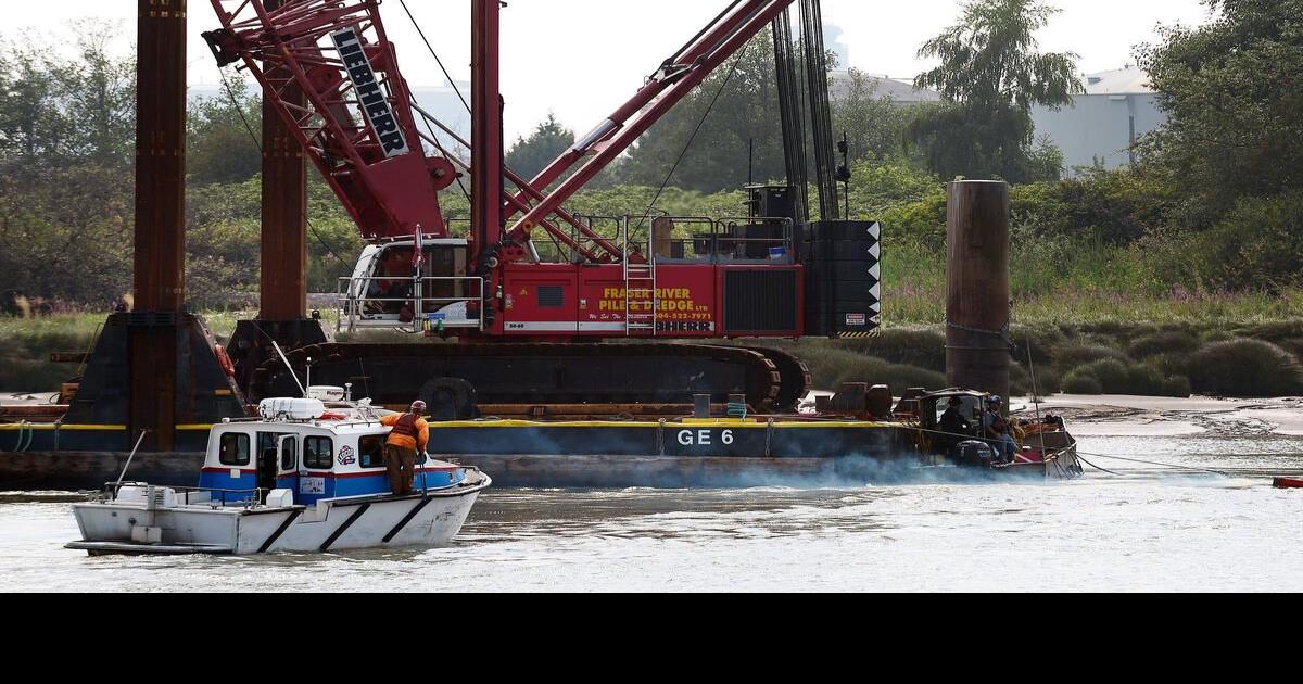 Tugboat sinks on Fraser River near South Vancouver, creating potential ...