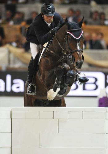 Olympic show jumping champ Hickstead dies during event in Italy