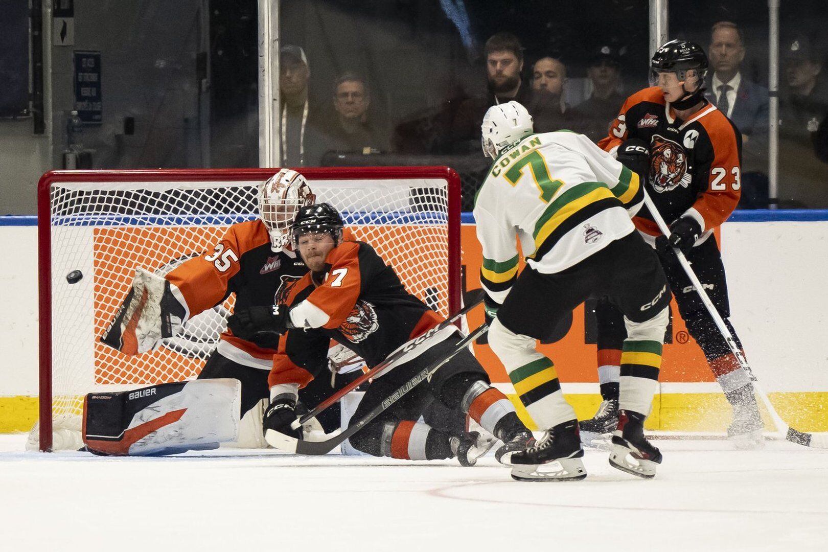 Knights capture third Memorial Cup title with dominant 4-1 win over Tigers