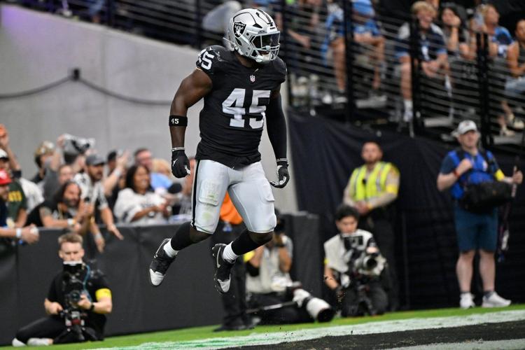 Veteran linebacker Devin White leads Raiders' defense with huge stat ...