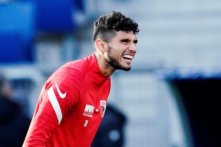 American forward Pepi makes Bundesliga debut for Augsburg
