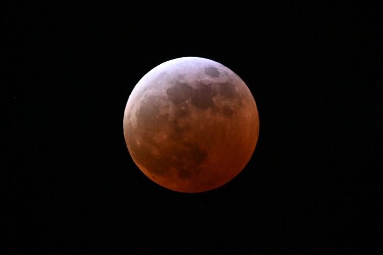 Photos: ‘Blood moon’ lunar eclipse visible in Toronto