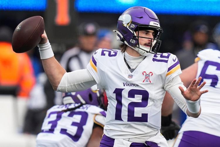 Vikings QB J.J. McCarthy has a fractured throwing hand. Max Brosmer to ...
