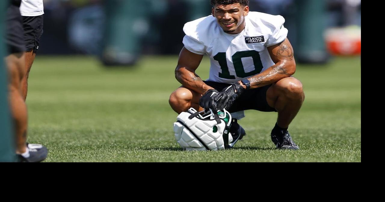 A fired-up Aaron Rodgers gets angry after being stepped on and Jets ...