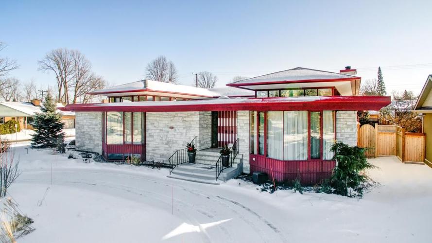 This Ottawa trophy home is a head-turner