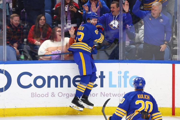 Peterka, Crouse score early in Mammoth's 4-goal 3rd period to beat ...