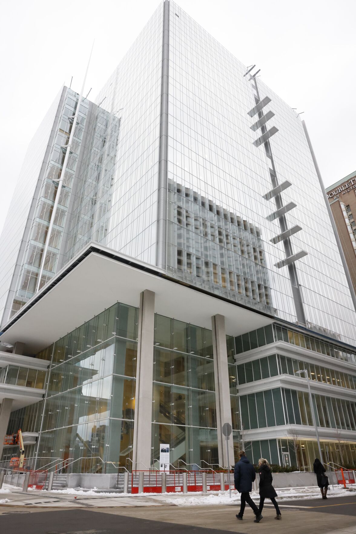 Man attacks unmarked police car outside Toronto courthouse