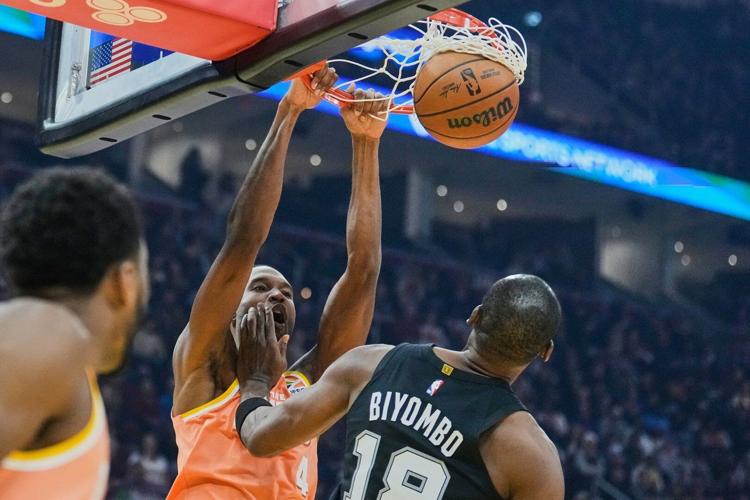 Donovan Mitchell scores 28 points, Cavaliers beat Spurs 130-117