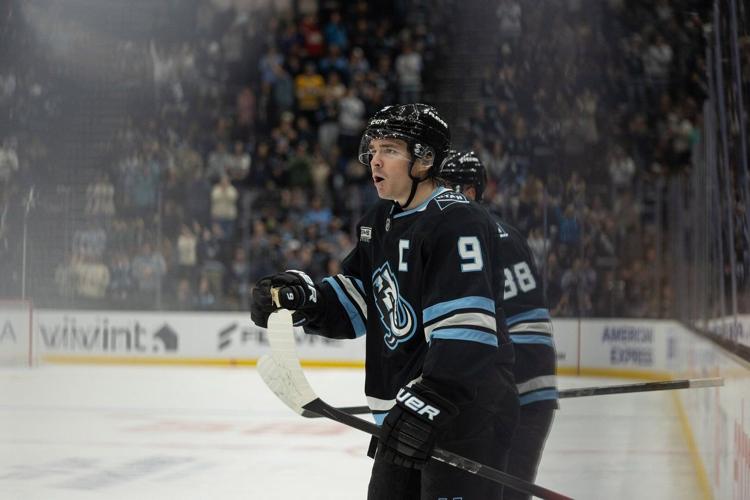 Peterka, Crouse score early in Mammoth's 4-goal 3rd period to beat ...