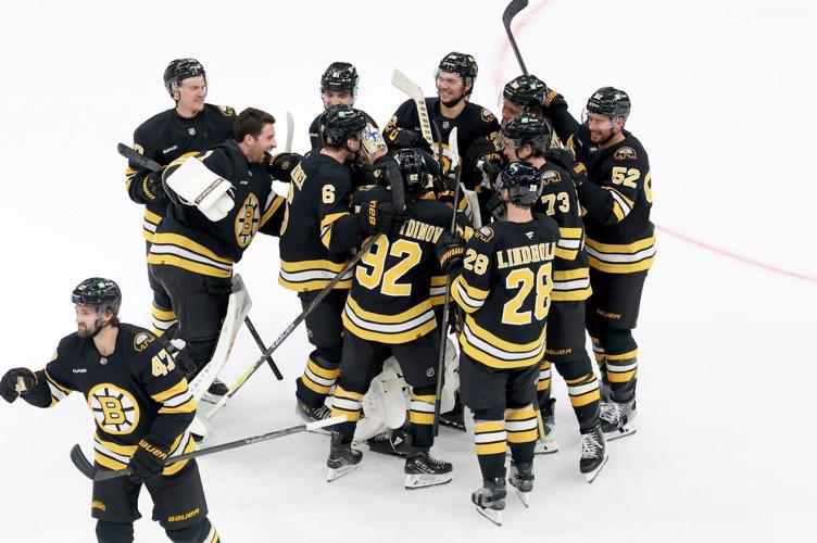 Fraser Minten scores in overtime to lift the Bruins past the Blackhawks ...