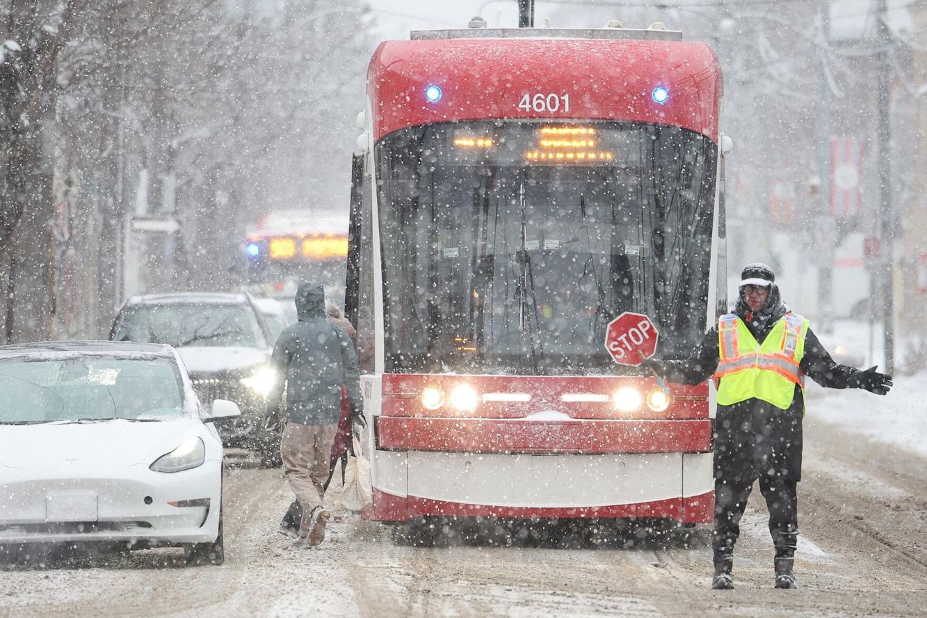Toronto weather updates: snow and freezing rain alerts