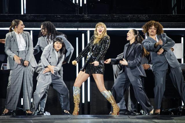 Taylor Swift Toronto Eras Tour stuns Rogers Centre crowd