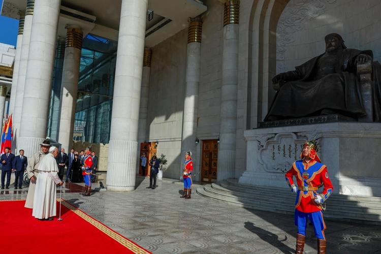Pope starts Mongolia visit by praising the country's religious freedom ...