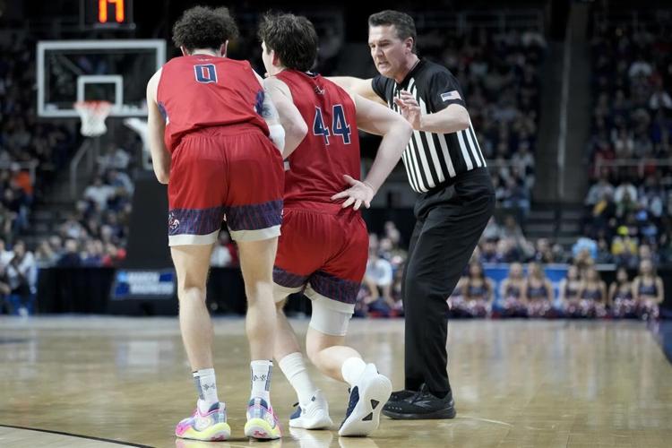 Saint Mary’s F Ducas injures back in loss to UConn