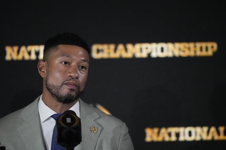 Pat Coogan becomes Notre Dame's 3rd offensive lineman to enter the ...