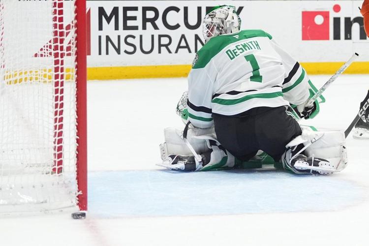 Lukas Dostal has 24 saves as Ducks beat Stars 3-1 to snap nine-game skid