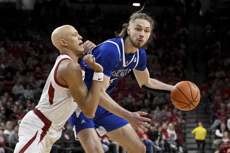 Graham, No. 10 Arkansas breeze past UNC Asheville 85-51