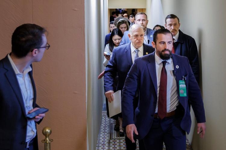 White House officials and senators meet on DHS shutdown, a small sign ...