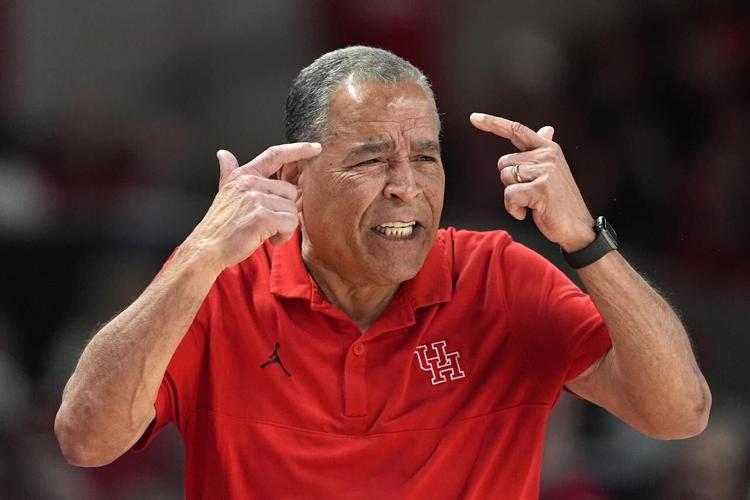 Houston coach Kelvin Sampson edges UConn's Dan Hurley for AP coach of ...