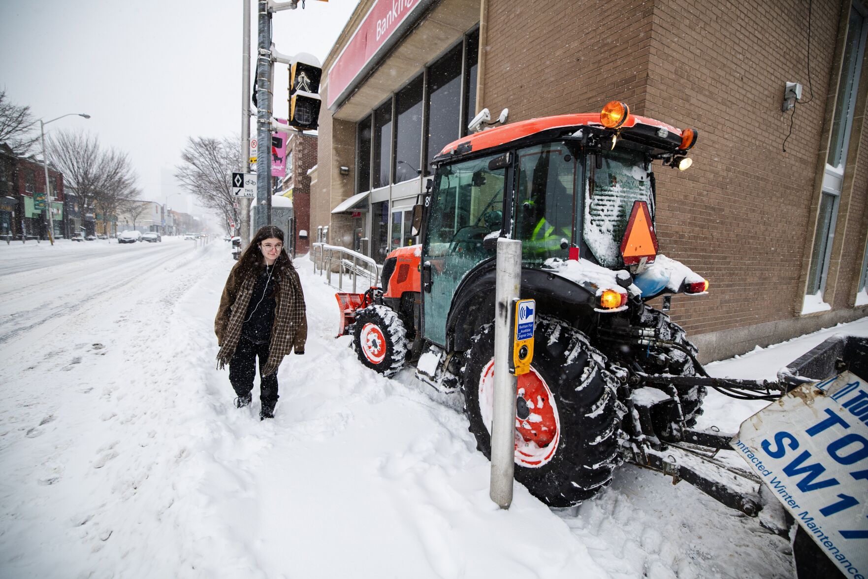 Toronto snowfall warning live: Major commute, travel delays
