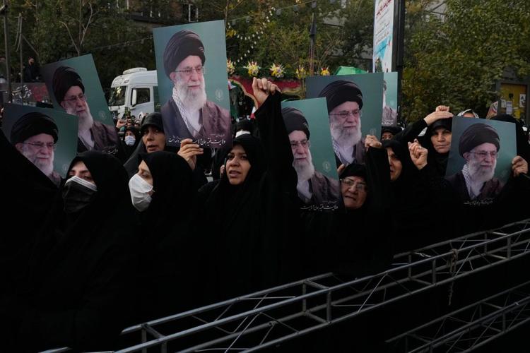 Photos show mourners in Tehran honoring the unknown soldiers killed in ...