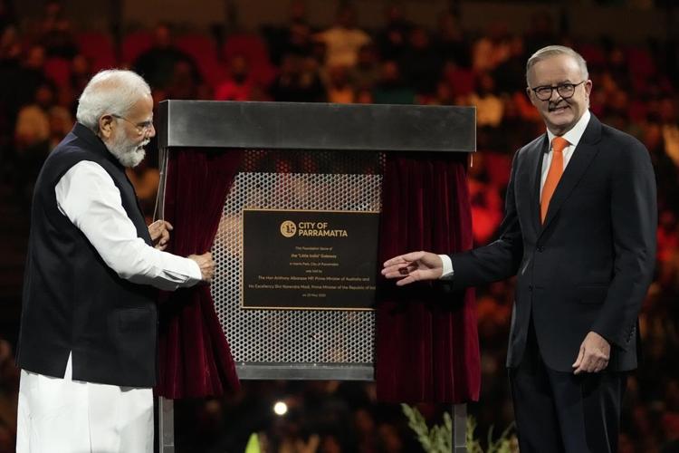 Indian Prime Minister Narendra Modi cheered by 20,000 fans at Sydney ...