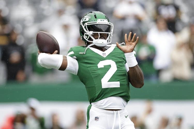 Jets quarterback Justin Fields ruled out with concussion, Tyrod Taylor to start against Buccaneers