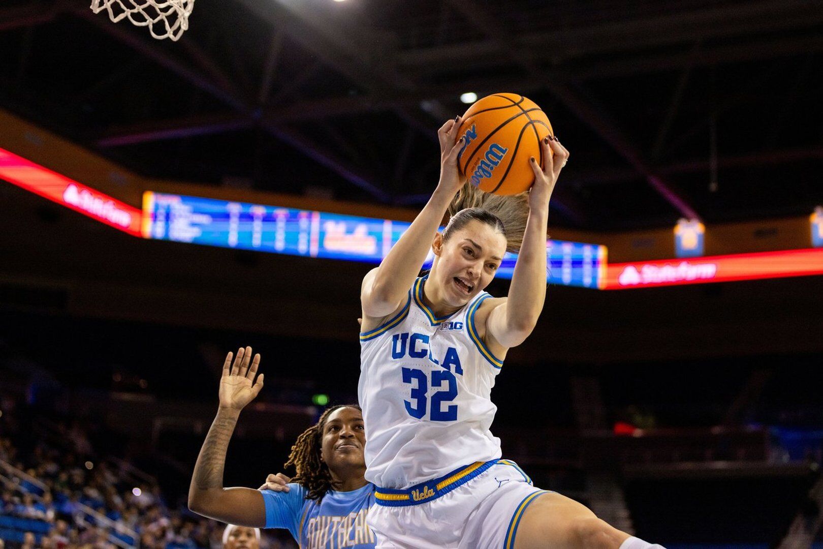 No. 3 UCLA women dominate Southern 88-37 as season-opening win streak ...