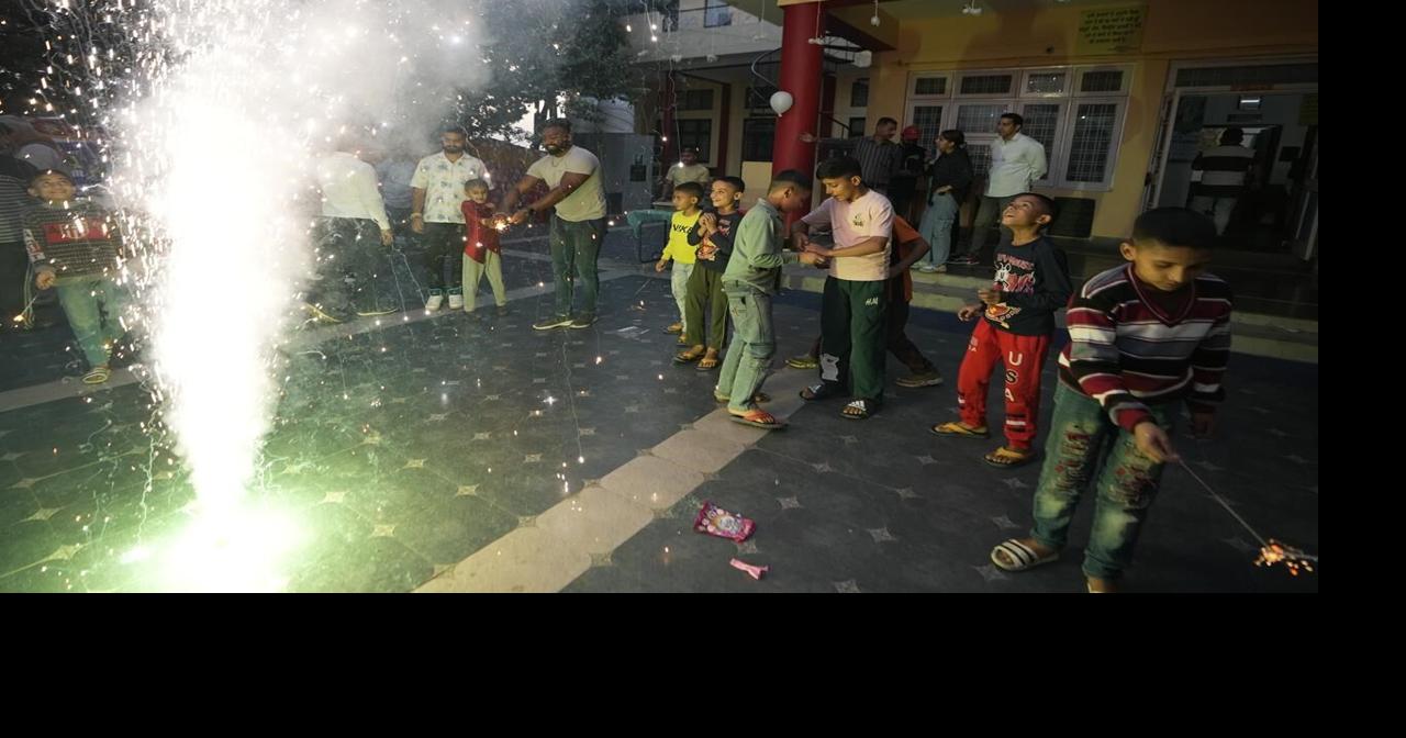 Toxic smog cloaks India's capital as Diwali firecrackers push air ...