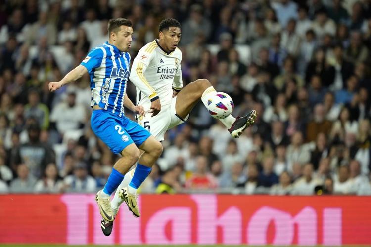 Real Madrid presents Spanish league trophy to fans and then routs Alaves 5-0