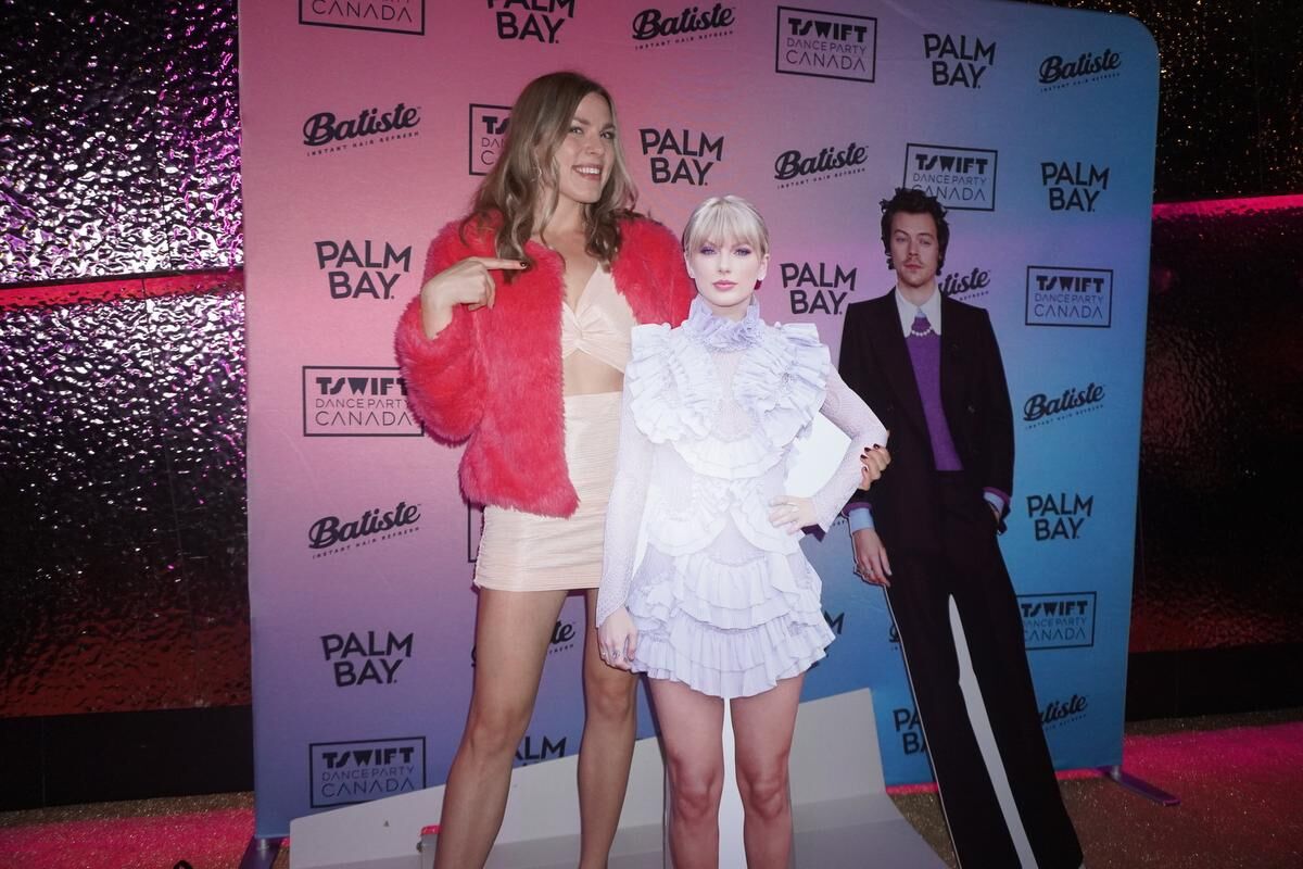 Taylor Swift fan dance parties gain popularity across Canada