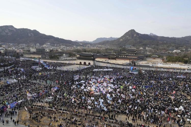 Huge Crowds March In Rival Rallies For And Against South Koreas 2756