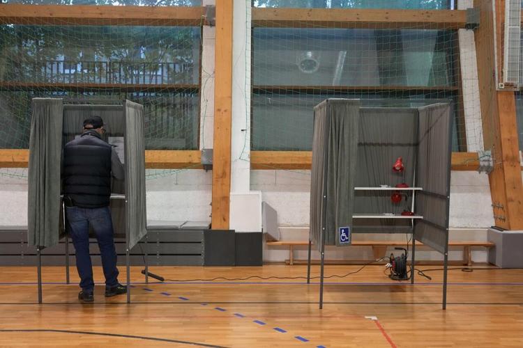 Poles vote in a high-stakes election that will determine whether right ...