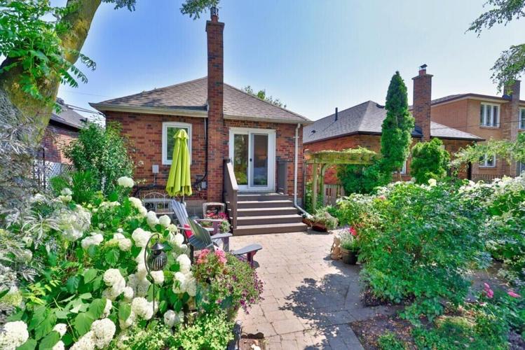 Detached Toronto bungalow with one bedroom sold for $1.2M