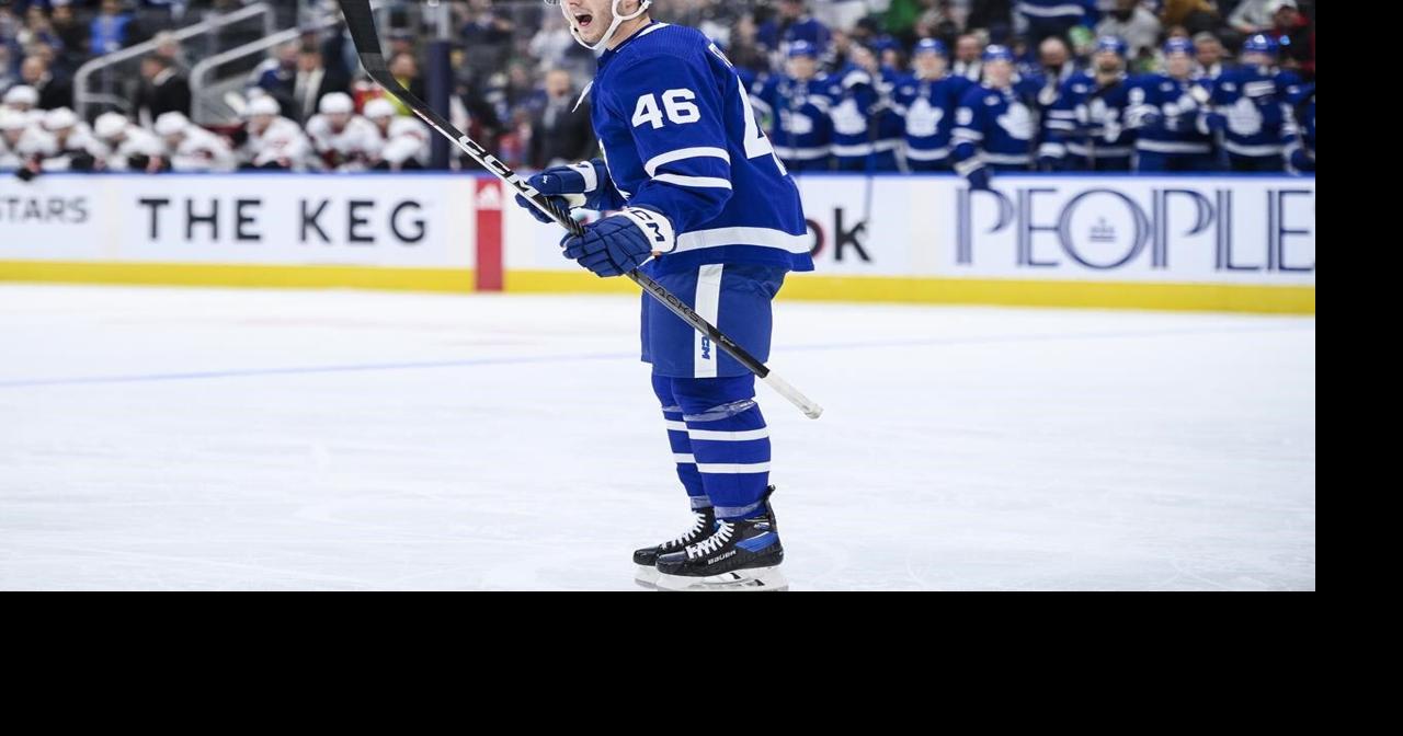 Maple Leafs sign forward Alex Steeves to one-year two-way contract