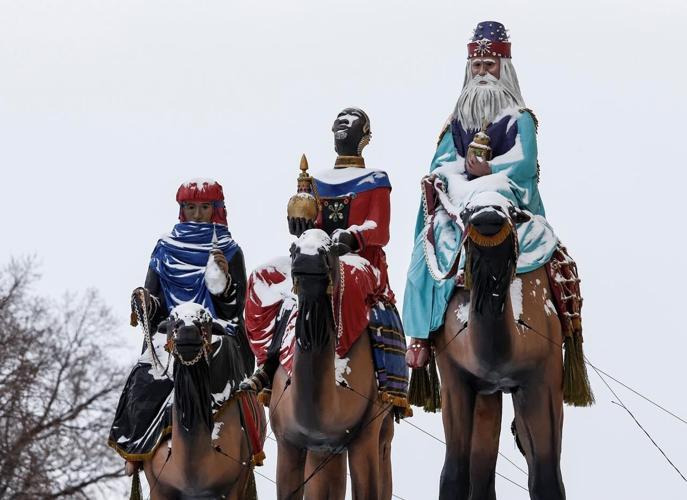 'Iconic Winnipeg Christmas tradition': A look at Canada Life's Three ...