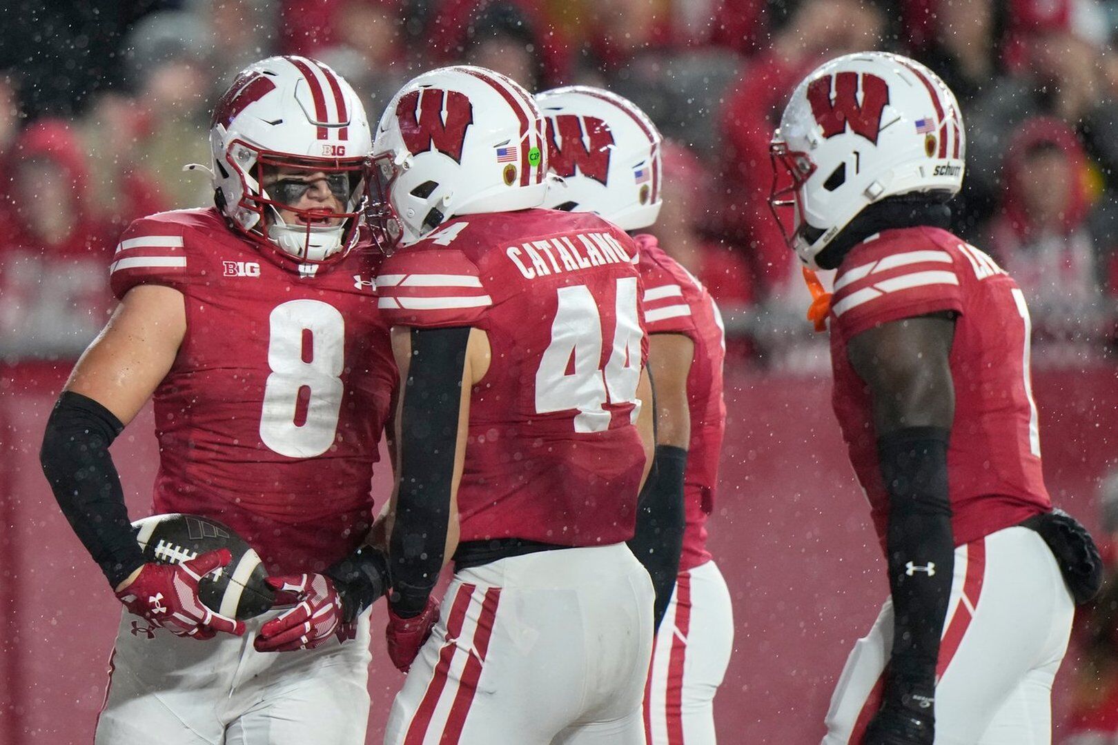 Wisconsin finds leaders for its rebuild in freshman linebackers Cooper ...