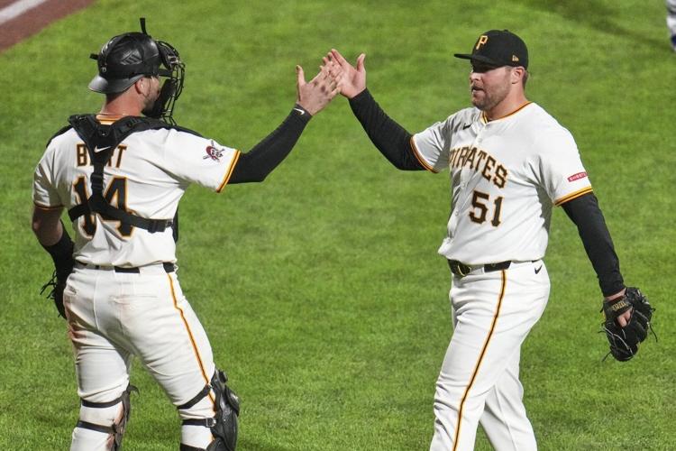McCutchen's two-run double lifts Pirates over Cubs 4-3 as fan falls ...