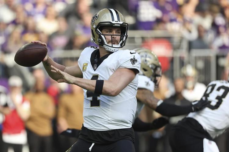 Saints QB Derek Carr returns to practice but remains in concussion protocol