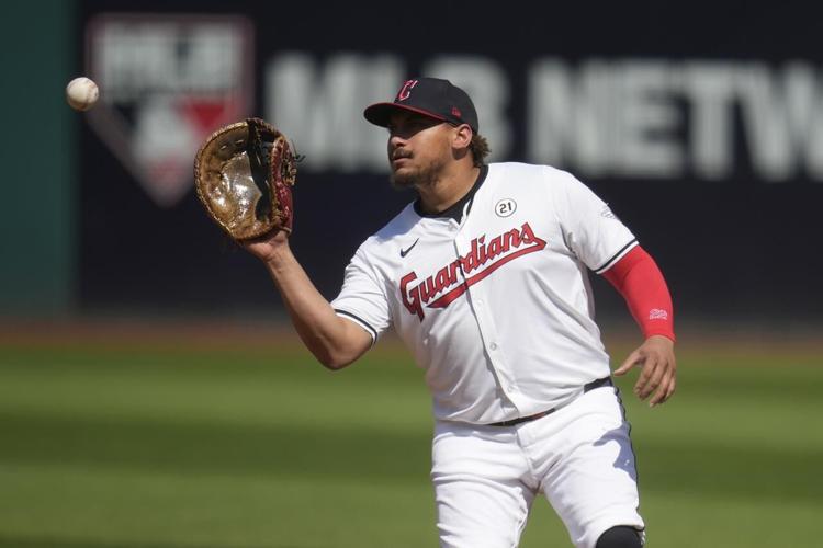 Ben Lively, 4 relievers combine for a 4-hitter, AL Central-leading ...