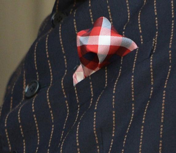 Modi’s suit auctioned to clean up Ganges