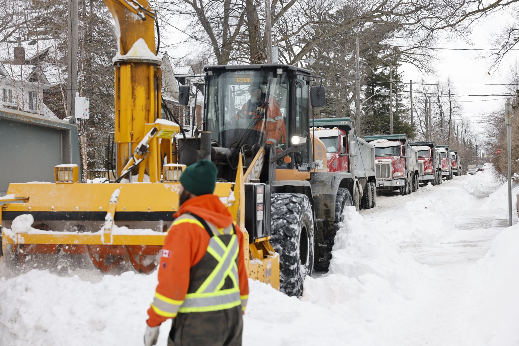 Toronto snowfall warning live: Major commute, travel delays