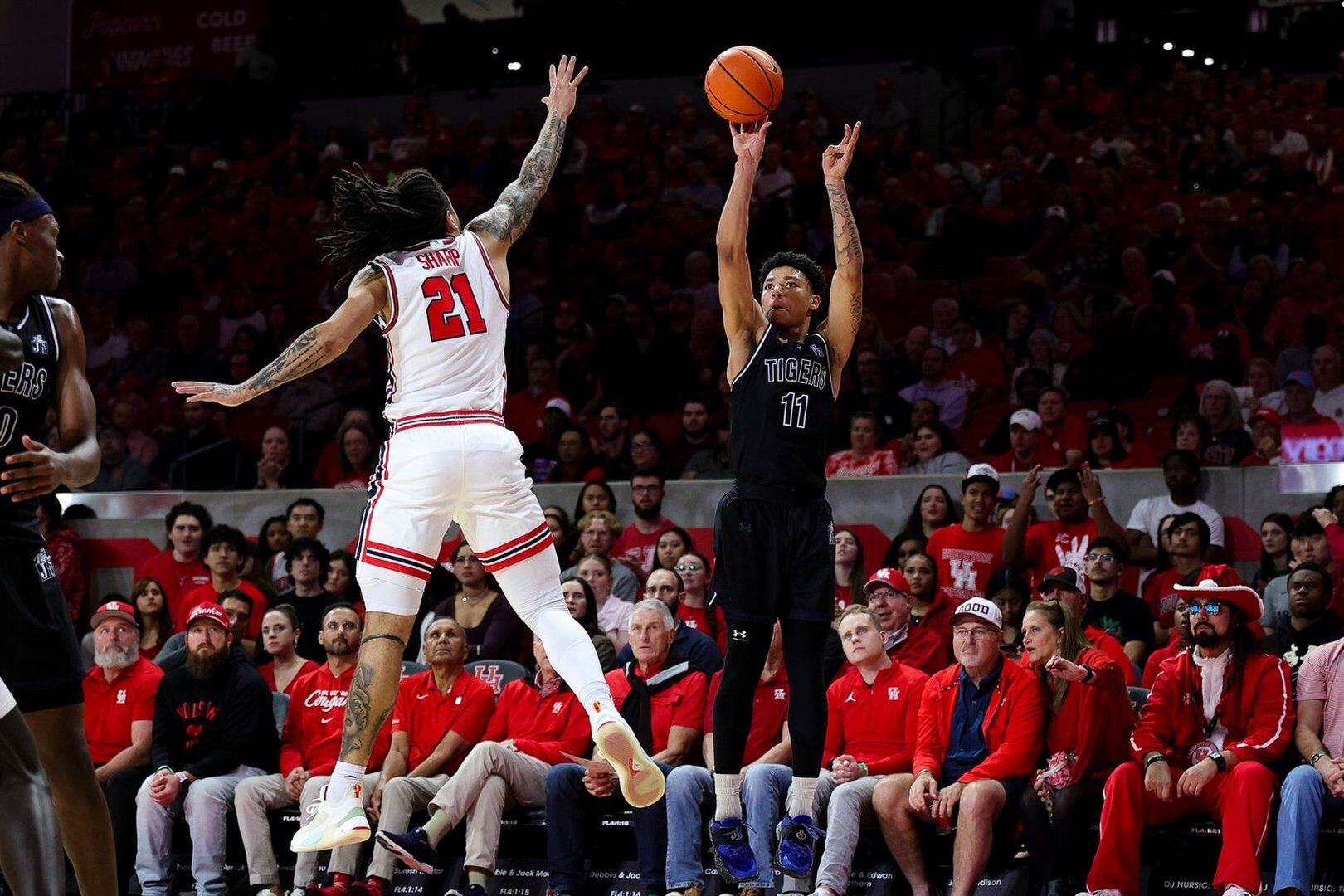 Emanuel Sharp scores 23, No. 7 Houston beats Jackson State 80-38