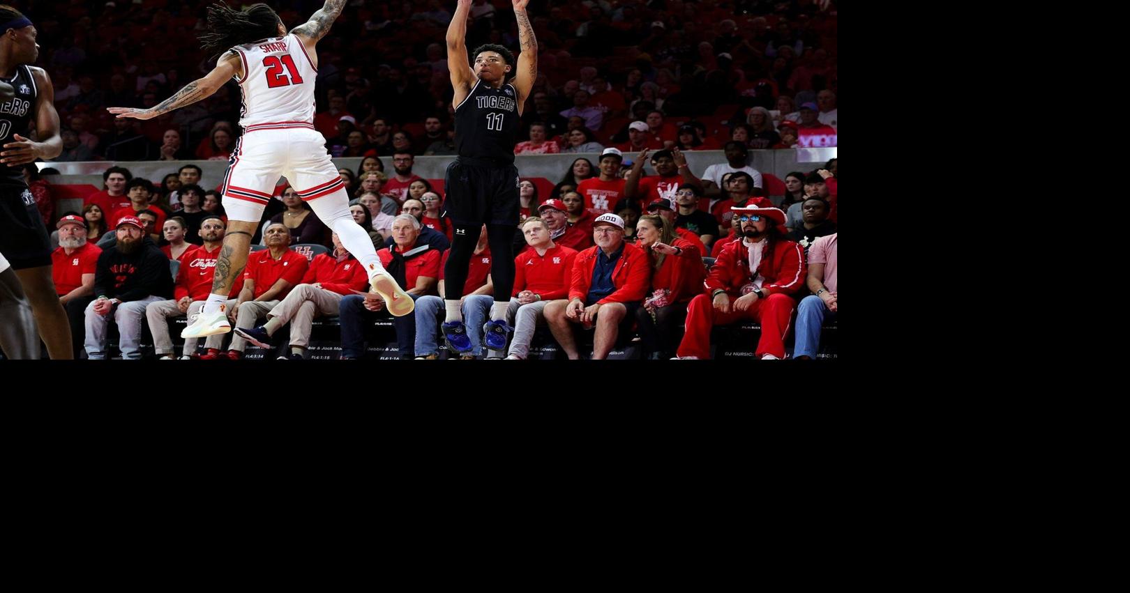 Emanuel Sharp scores 23, No. 7 Houston beats Jackson State 80-38