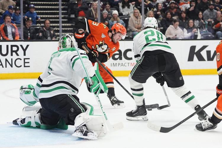 Lukas Dostal has 24 saves as Ducks beat Stars 3-1 to snap nine-game skid