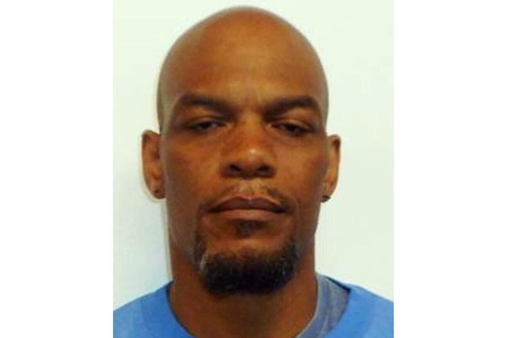 Toronto police issue safety notice for ‘high-risk offender’