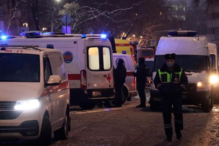 Gunman opens fire in Moscow services center, kills 2 people