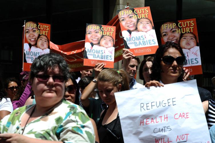Refugee health cuts: Nationwide physicians’ protest draws 500 in Toronto